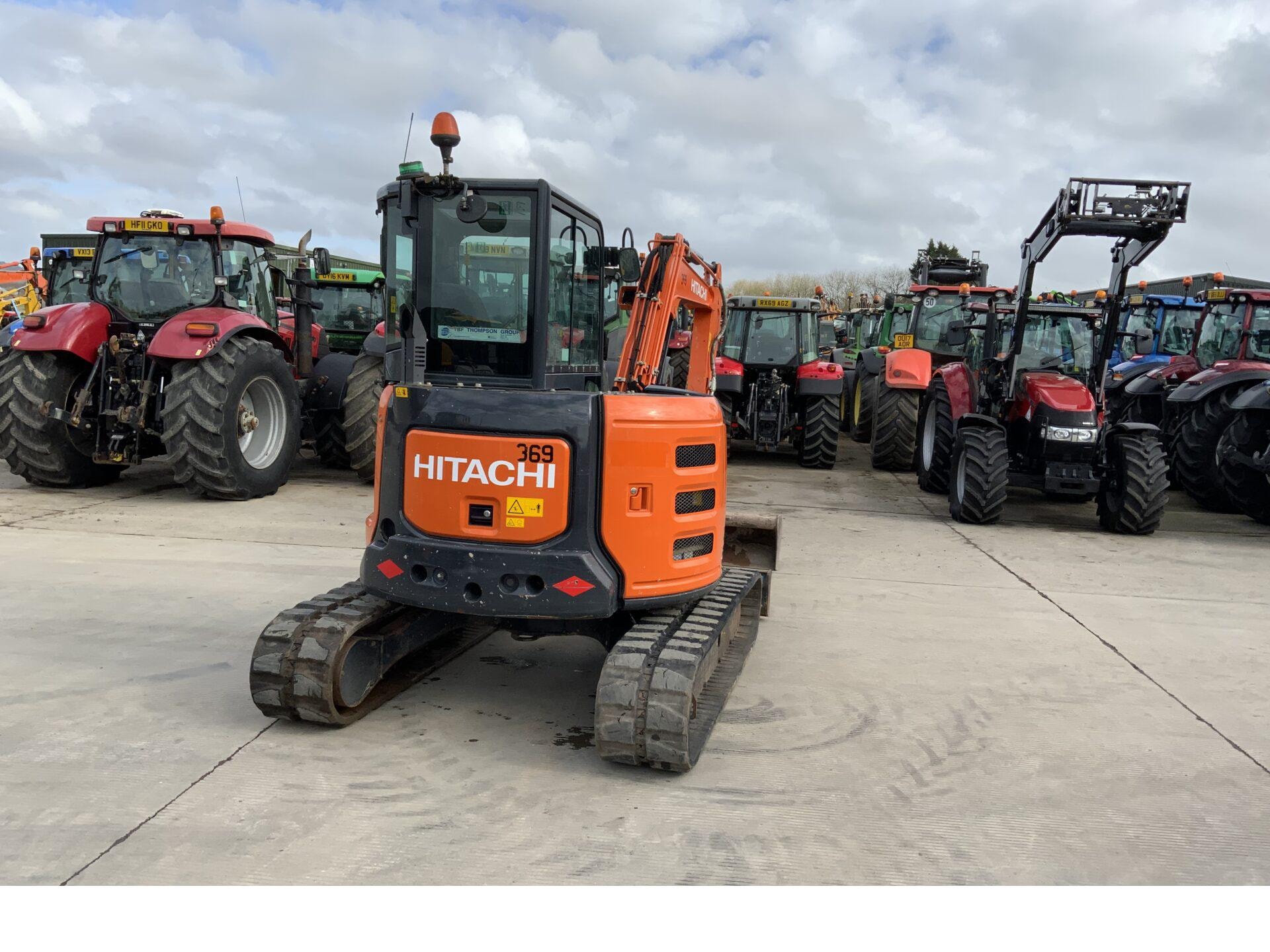 Miniexcavator Hitachi zaxis 55u-5a de vanzare 411301 UTILBEN