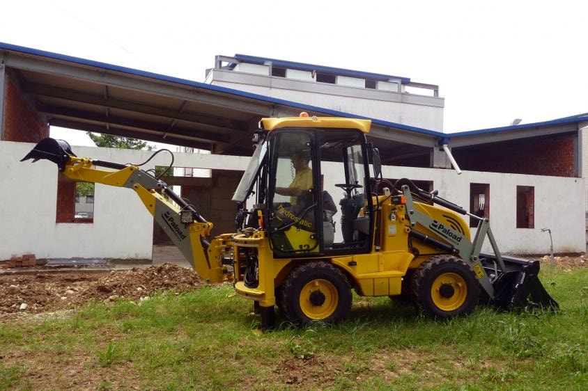 Buldoexcavator Nou Palazzani PB 130 Buldoexcavator stage 4 Canopy ...