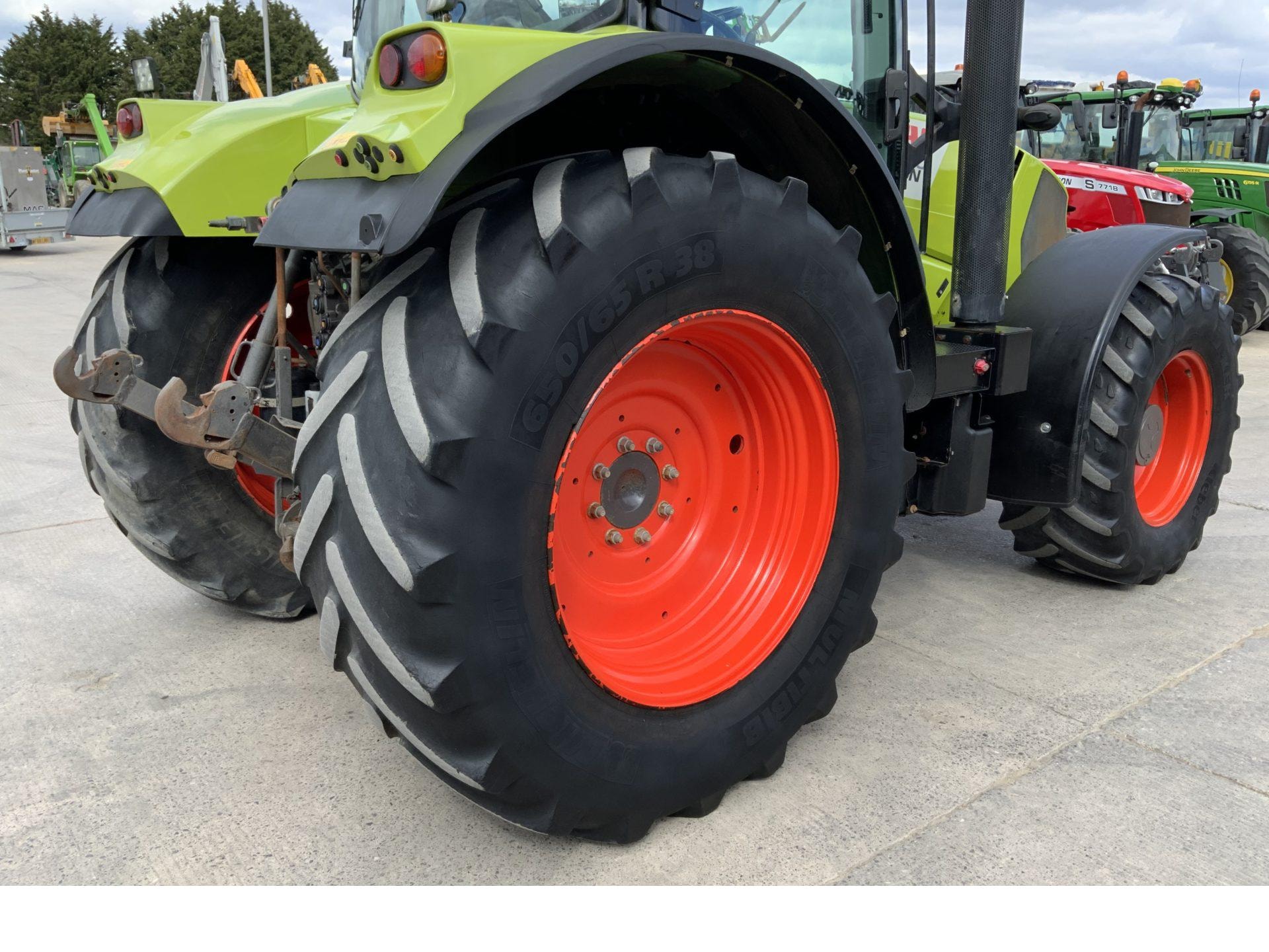 Tractor Claas 650 arion de vanzare 381035 UTILBEN