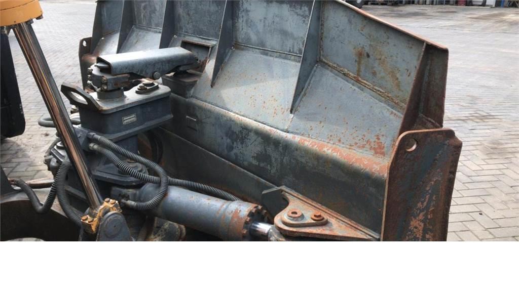 Buldozer Liebherr PR 724 XL Ripper de vanzare 254848 UTILBEN