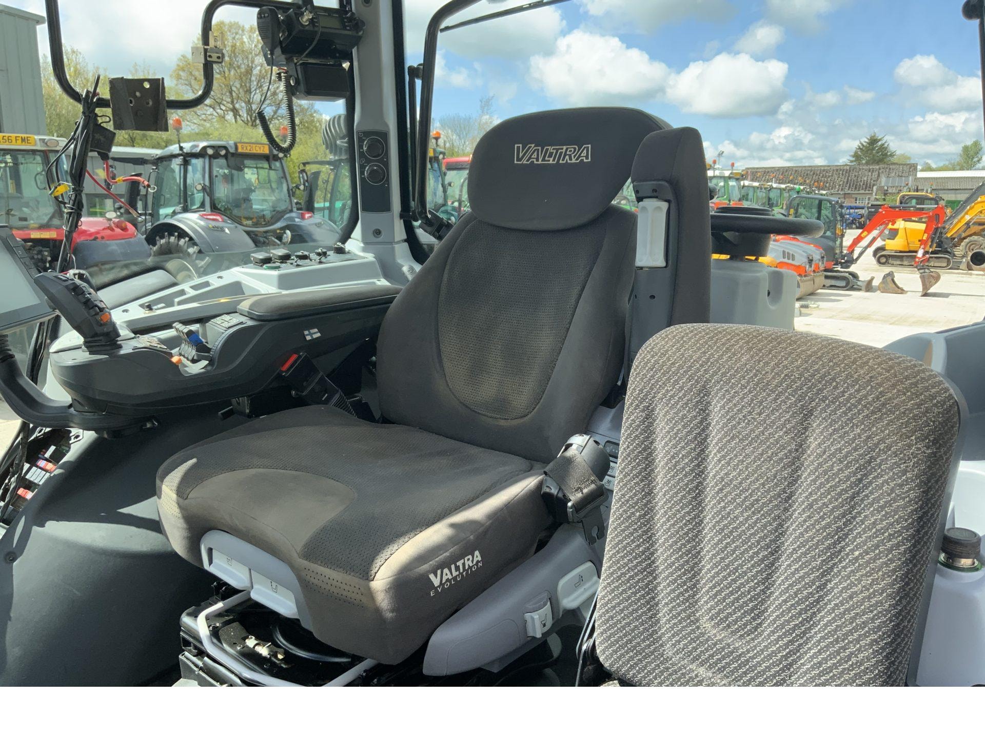 Piese Tractor Valtra t234 direct twin track reverse drive de vanzare ...