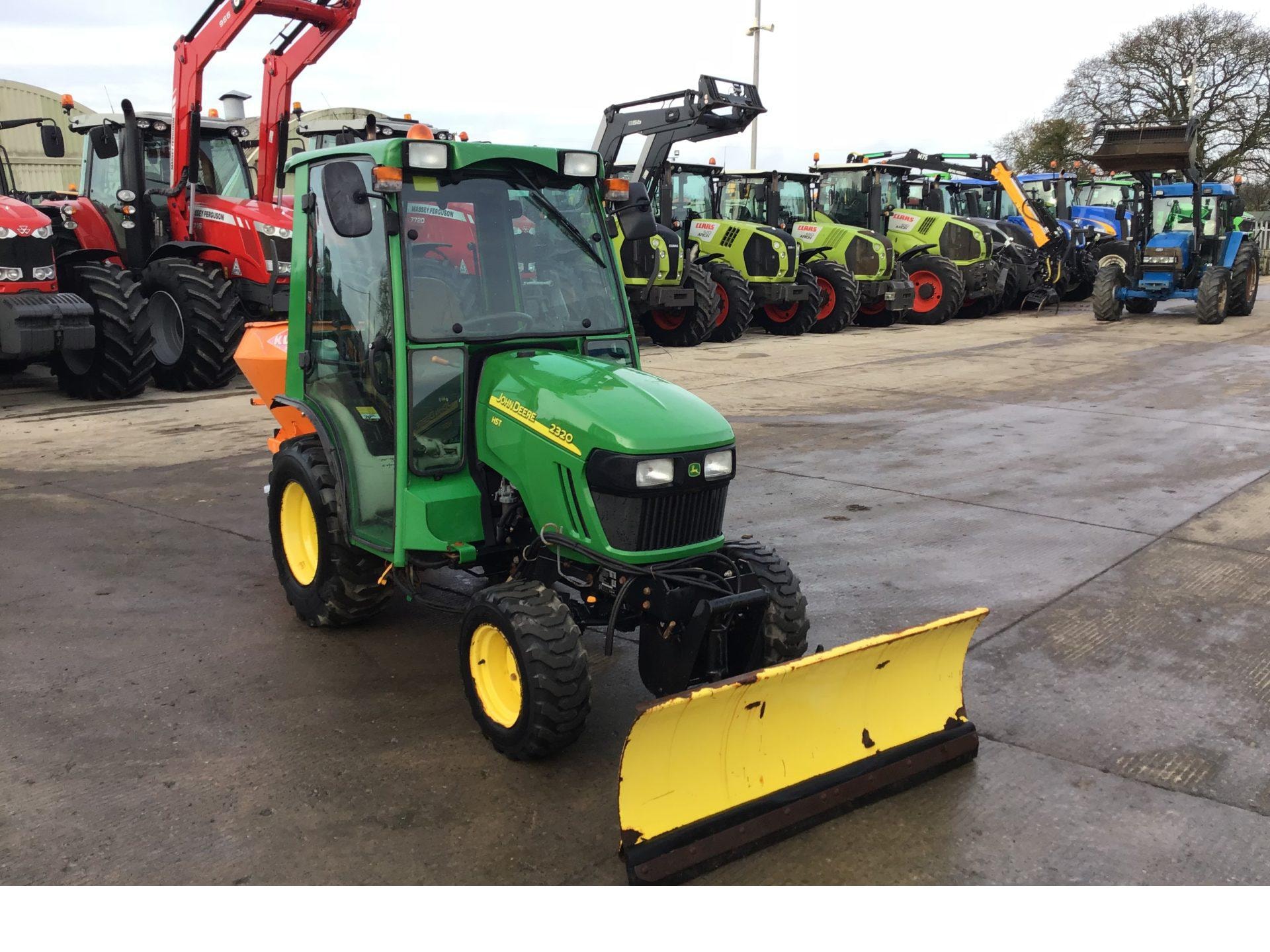 Tractor Mic John Deere 2320hst de vanzare 307869 UTILBEN