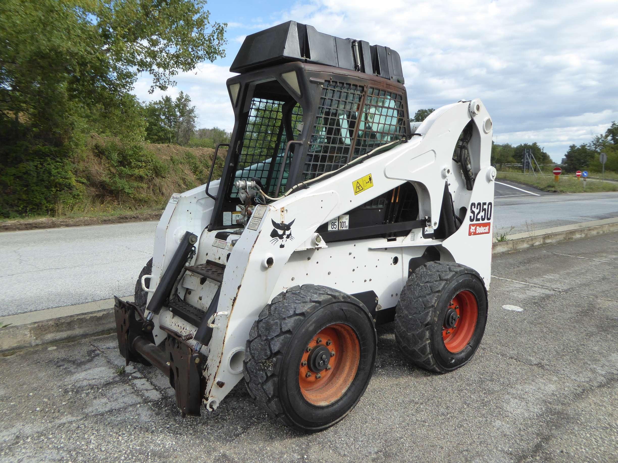 MiniIncarcator Bobcat S250 de vanzare 428438 UTILBEN