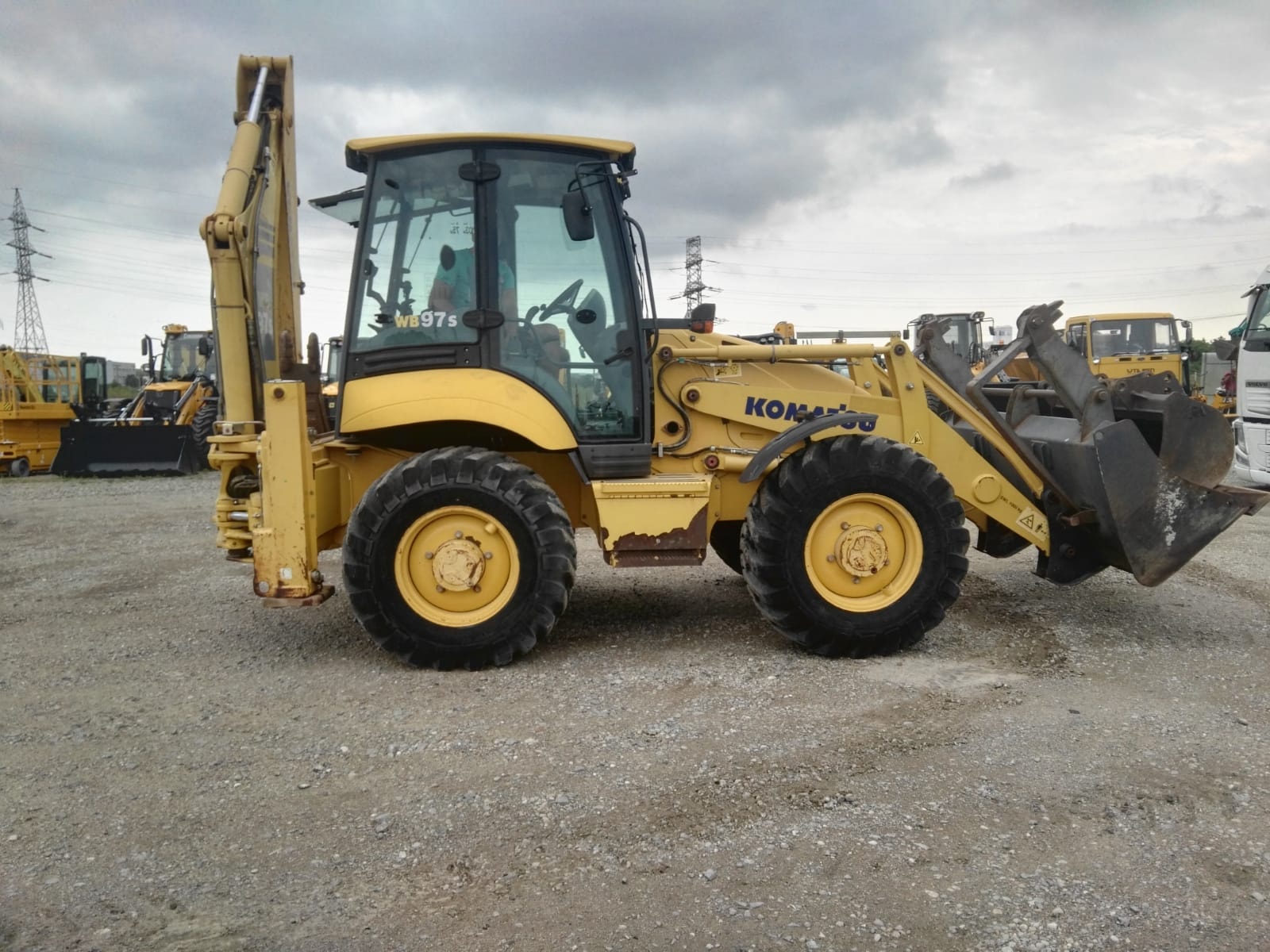 Buldoexcavator Komatsu WB 97 S de vanzare 307319 UTILBEN