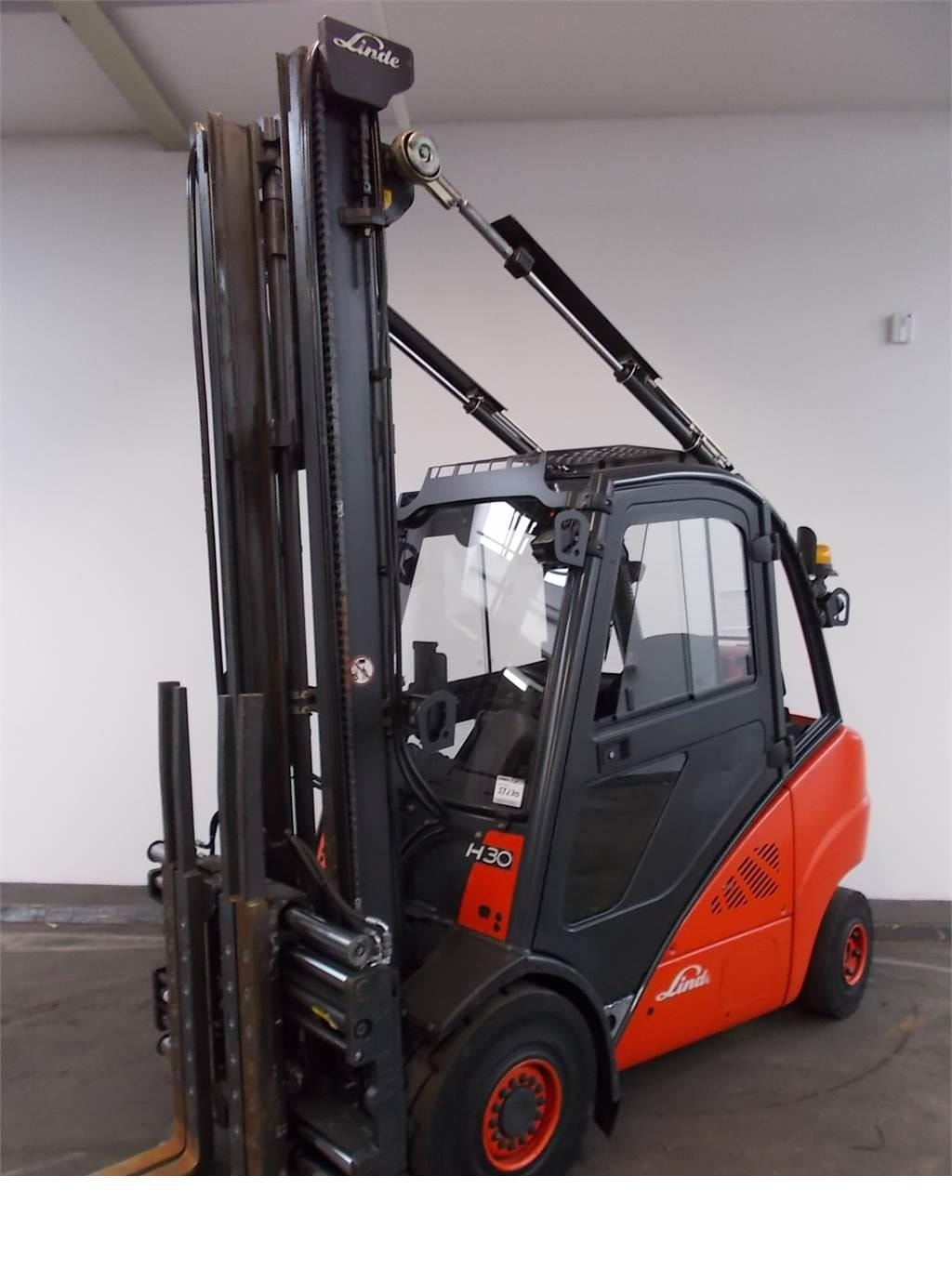Motostivuitor GPL Linde H30T-393-01 de vanzare 257815 UTILBEN