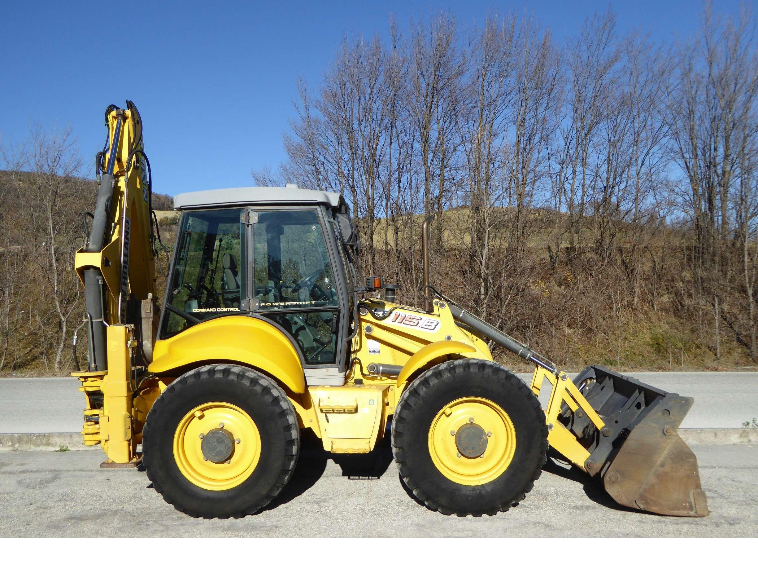 Buldoexcavator New Holland LB 115 B de vanzare 228293 UTILBEN