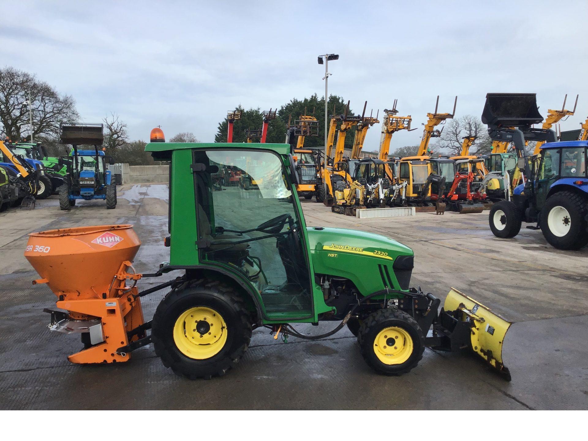 Tractor Mic John Deere 2320hst de vanzare 307869 UTILBEN