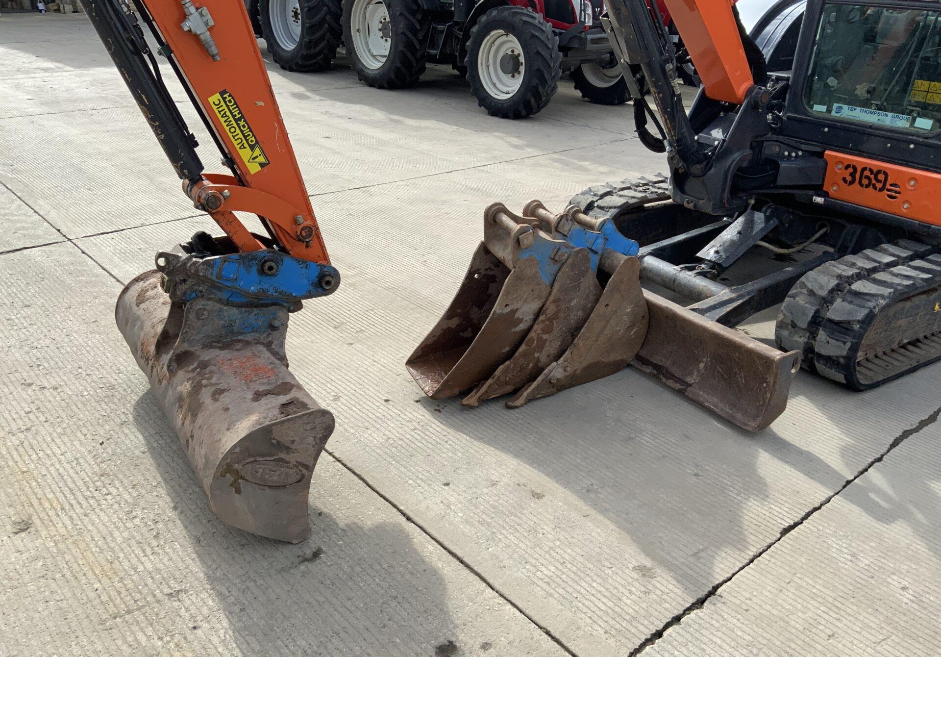 Miniexcavator Hitachi zaxis 55u-5a de vanzare 411301 UTILBEN