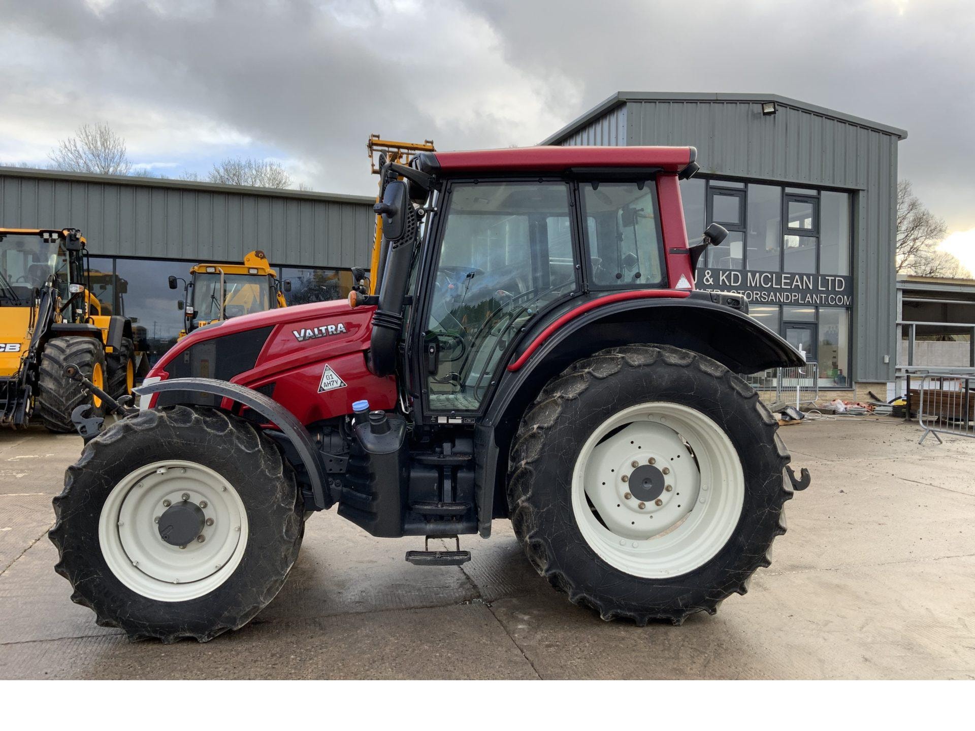 Tractor Valtra n103 hi tech de vanzare 374116 UTILBEN