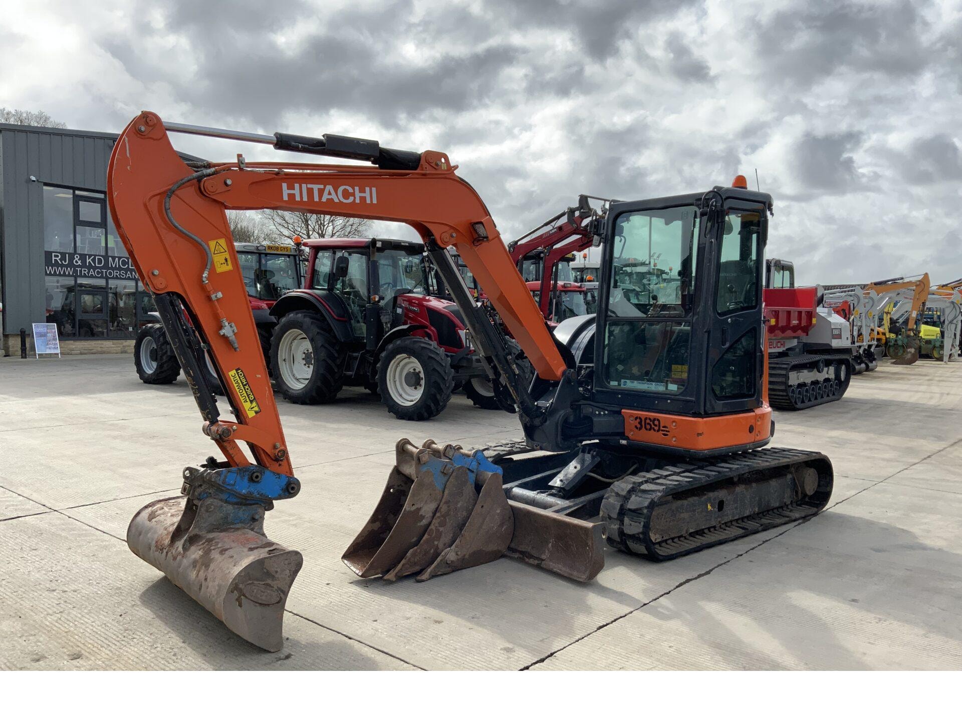 Miniexcavator Hitachi zaxis 55u-5a de vanzare 411301 UTILBEN