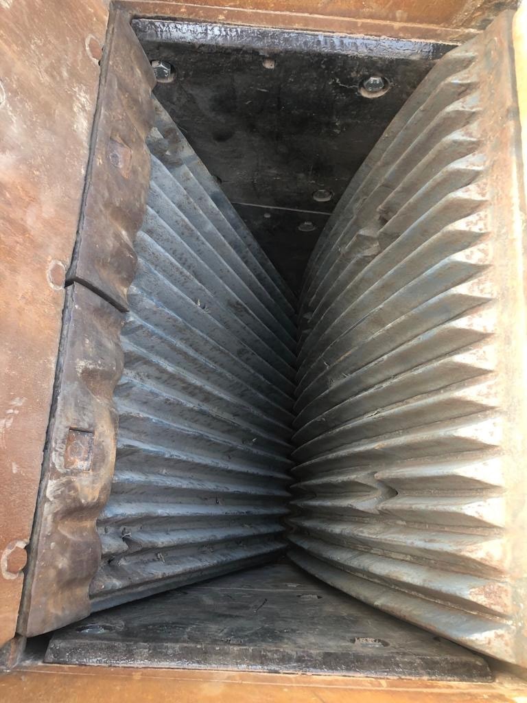 Concasor cu Falci Sandvik QJ241 de vanzare 257018 UTILBEN